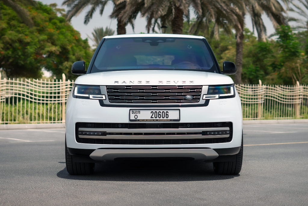 Rent a Range Rover Vogue HSE V8 2022 White • ALIF